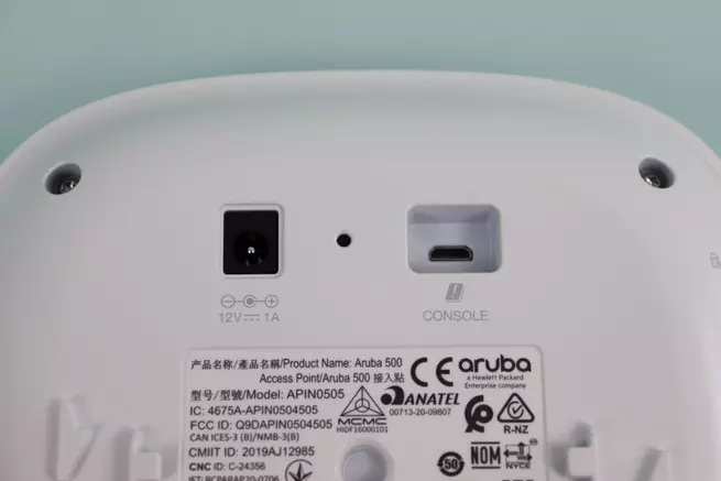 Detalji napajanja, RESET-a i mikro USB porta Aruba Instant On AP22