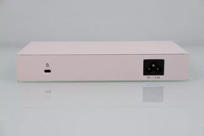 D-Link DNH-100 WiFi 控制器背面細節