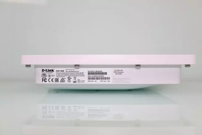 D-Link DAP-3666 Professional AP vaizdas iš dešinės pusės