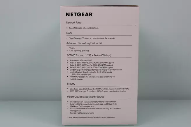 Dešinė NETGEAR WAC564 Wi-Fi kartotuvo dėžutės pusė išsamiai