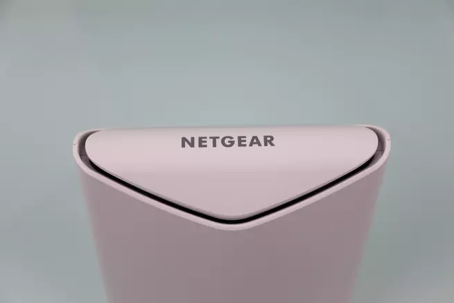 NETGEAR WAC564 professional Wi-Fi gaýtalaýjysynyň ýokarky zonasy
