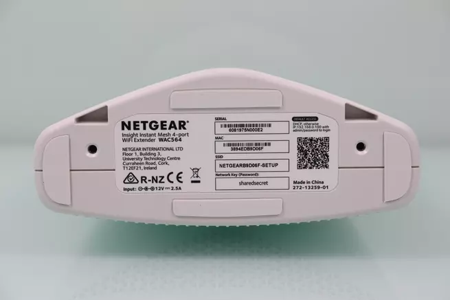 NETGEAR WAC564 Wi-Fi errepikagailu profesionalaren beheko gunea
