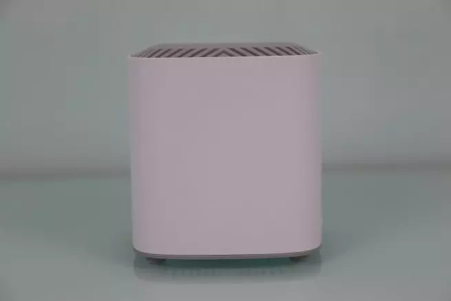 Riets Säit vun der WiFi Mesh D-Link COVR-X1862