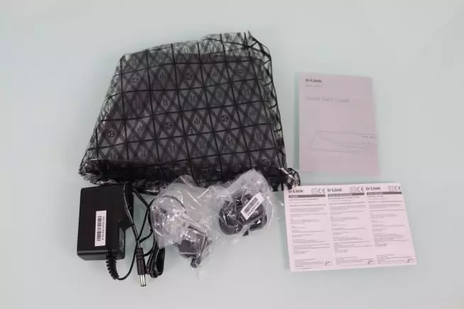 D-Link DMS-106XT Multigigabit Switch Box Contents