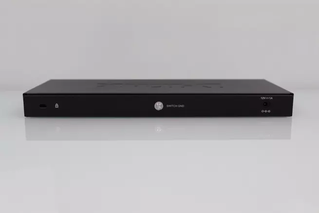 D-Link DGS-1016S スイッチの背面図