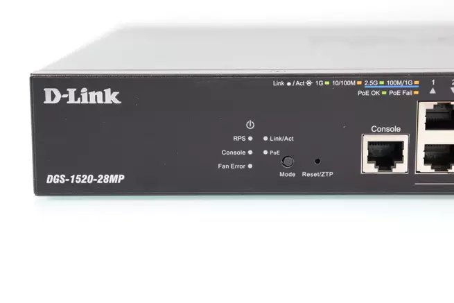 Přepínač D-Link DGS-1520-28MP L3 Port konzoly RJ-45 a stavové LED diody