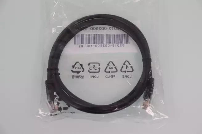 Kabel sieciowy Ethernet przełącznika QNAP QGD-1602P