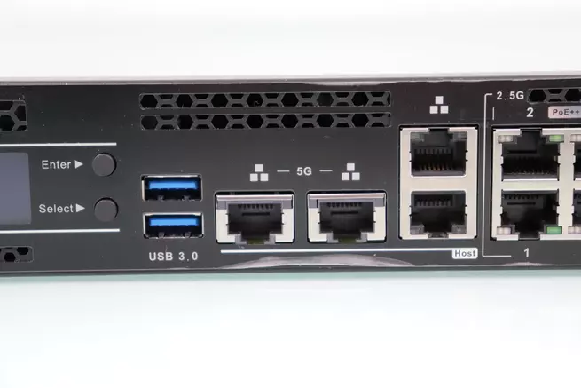 QNAP QGD-1602P Switch USB 3.0 og Host tengi