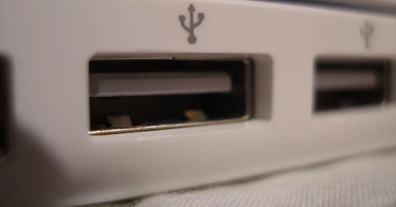 రూటర్ యొక్క USB పోర్ట్ ఉపయోగాలు