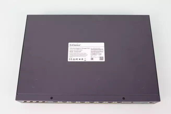 Lower area of ​​the EnGenius ECS2512FP switch