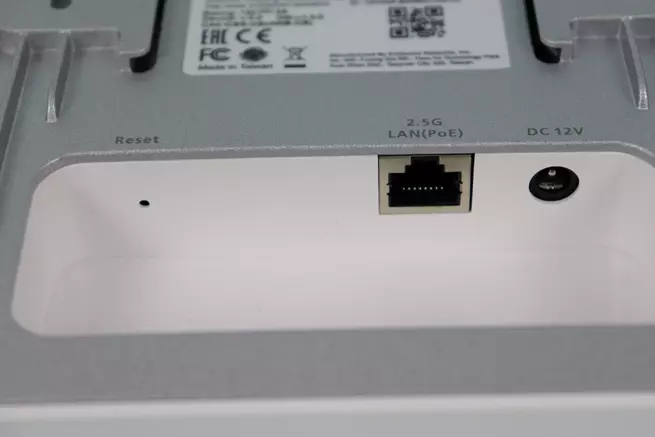 EnGenius ECW230 AP Portet e fuqisë, Ethernetit dhe RESET