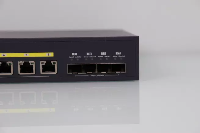 EnGenius ECS2512FP สวิตช์ 10Gbps SFP+ พอร์ต