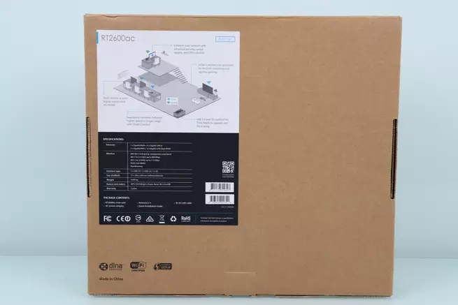 Kesi ya kipanga njia cha Synology RT2600ac nyuma kwa undani