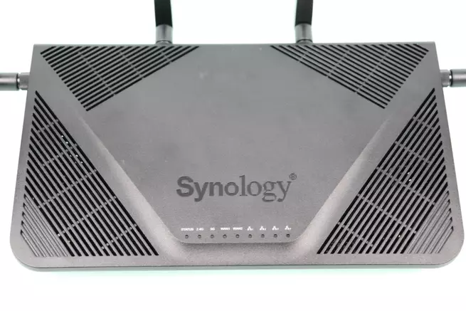 Fa'amatalaga o le tulaga LED o le Synology RT2600ac router