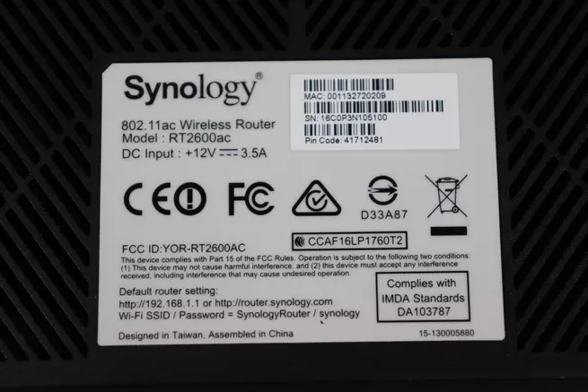 Synology RT2600ac bideratzailearen beheko eremuaren eranskailua xehetasunez