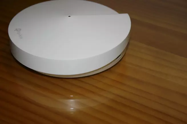 ساڄي پاسي TP-Link Deco M5 تفصيل سان