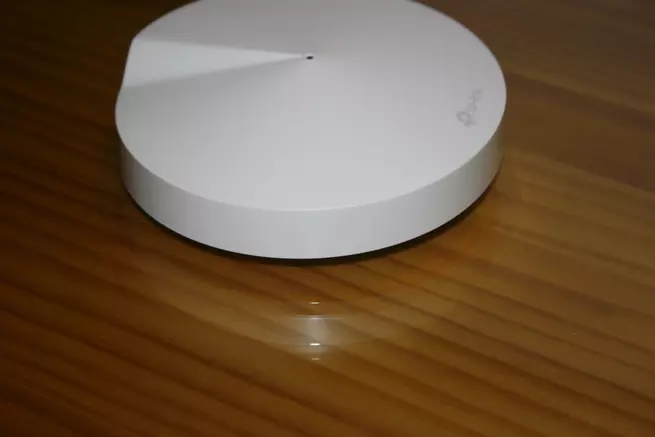 Találkozzon a TP-Link Deco M5 bal oldalával