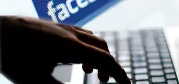 Ang mga gumagamit ng Facebook ay na-scam gamit ang mabilis na mga email sa pag-login