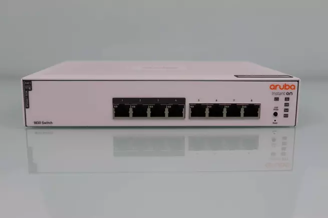 Aruba Instant On JL811A Switch Front with All Gigabit Ports
