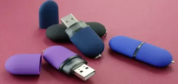 Wêrom net ferbine in USB ûnthâld direkt oan ús apparatuer?